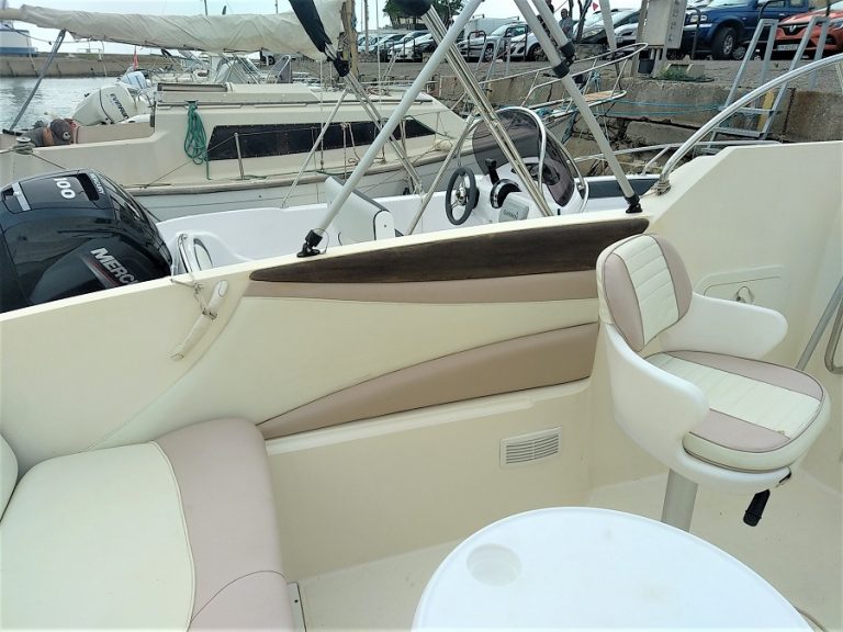 QUICKSILVER ACTIV 640 CABIN - Ventre de bateau - Gruissan