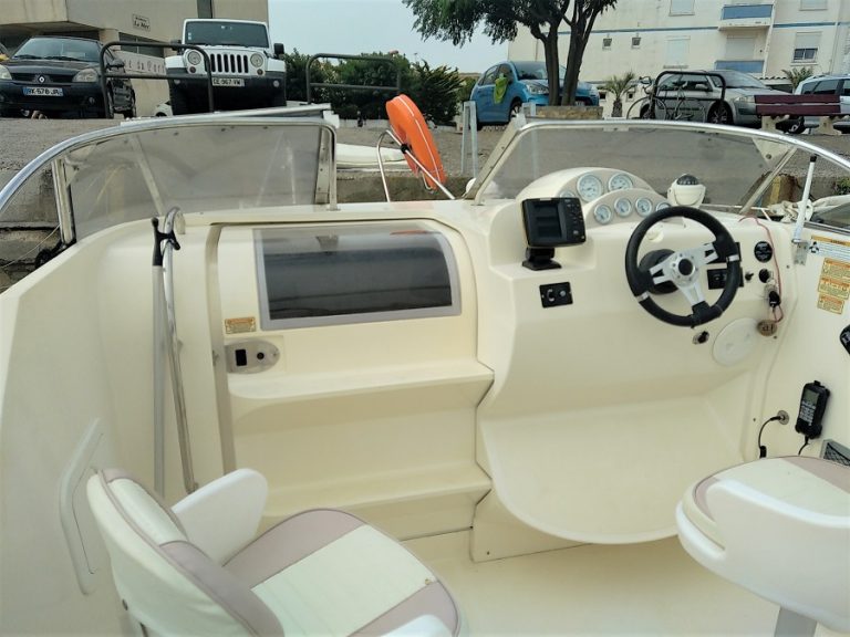 QUICKSILVER ACTIV 640 CABIN - Ventre de bateau - Gruissan